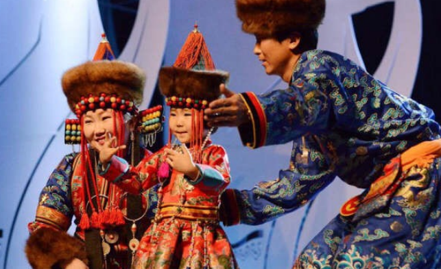 What Clothes To Wear For 2022 Chinese New Year?