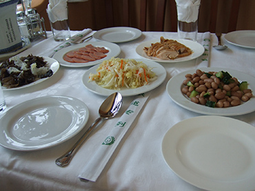 China Train Food and Beverages: Dining Car, food trolleys, Box Meals ...